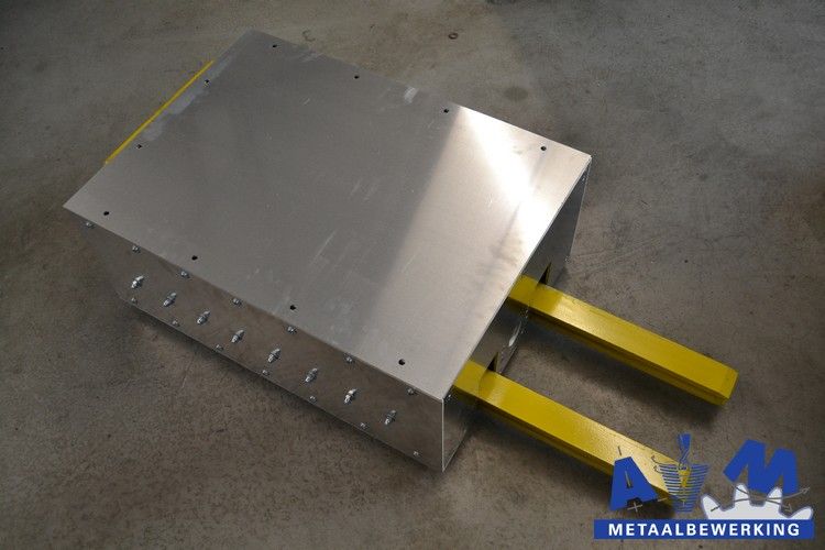 VANDERLOO Machines en Apparaten | AVM METAALBEWERKING