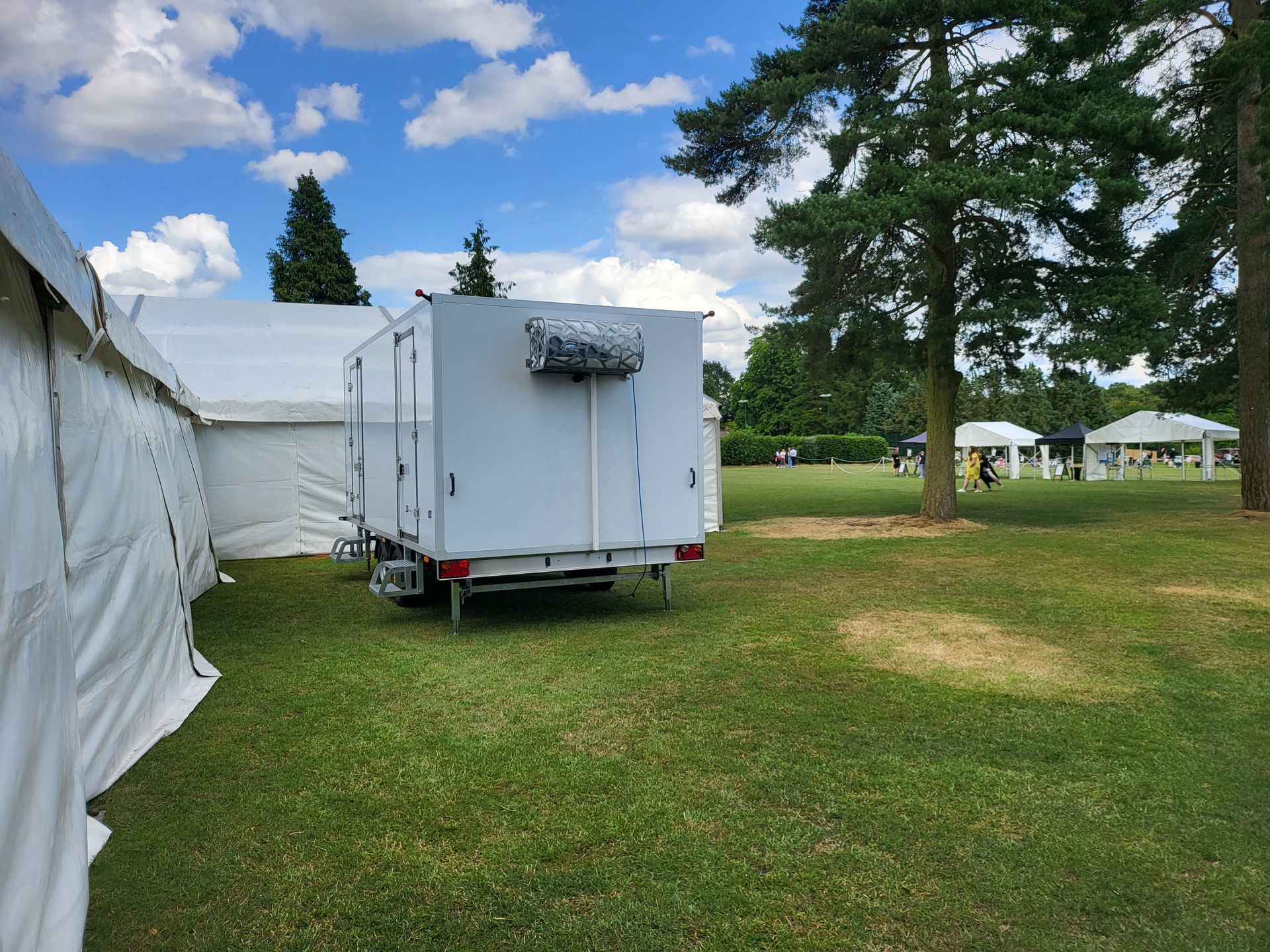 Split compartment fridge and freezer trailer or double freezer room hire