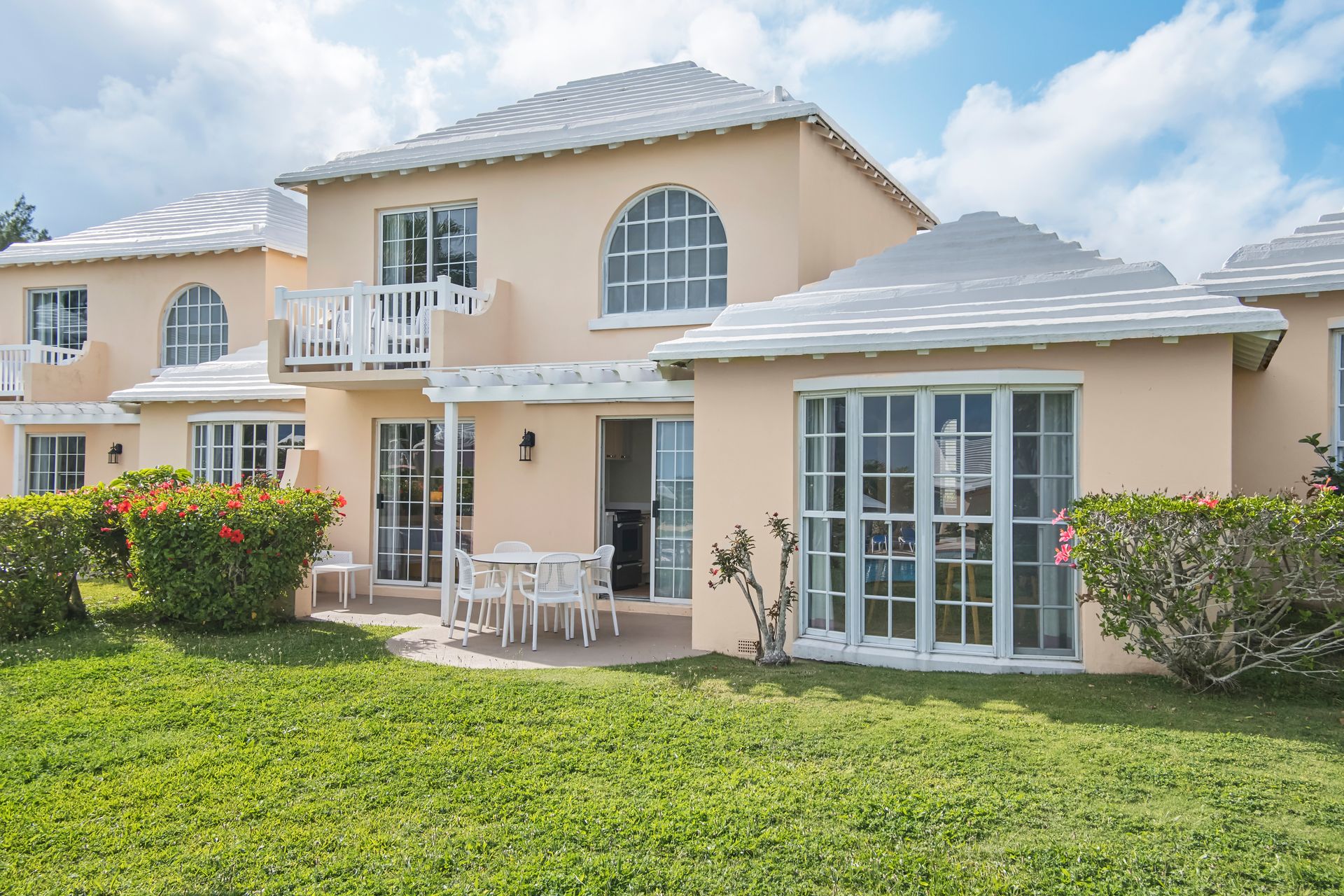 Poolside View Bermuda Cottage | Family-Friendly Stay at St. George’s Club