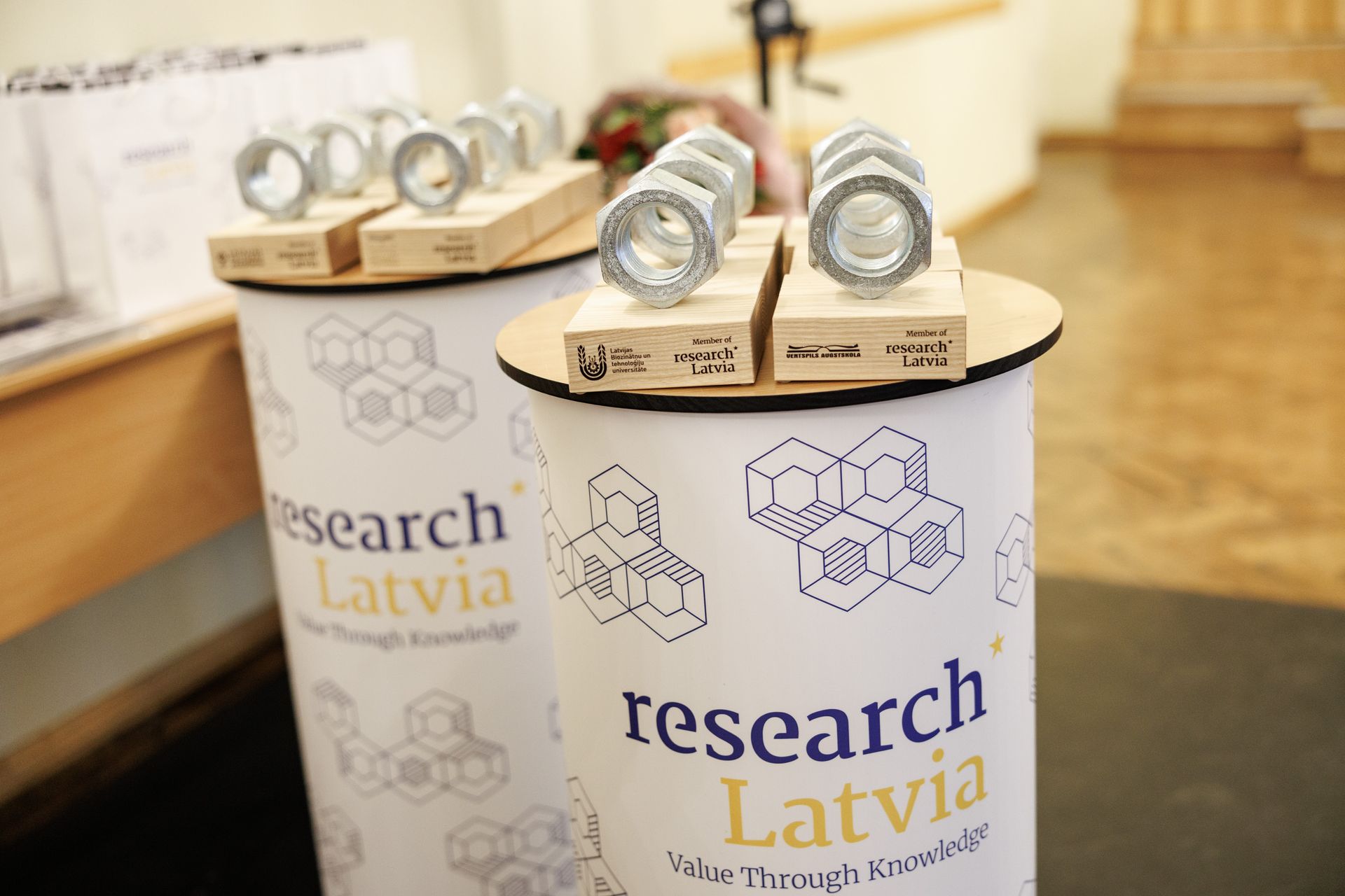 Svinīgi atklāts "Zinātne Latvijai 2025" kalendārs un ceļojošā izstāde