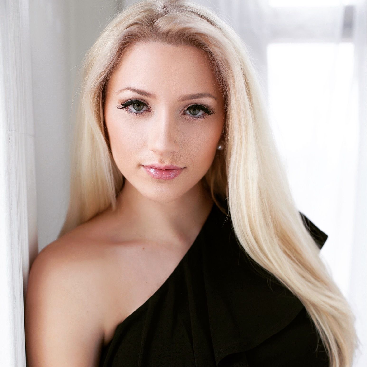 About Us | Theatre with a Twist