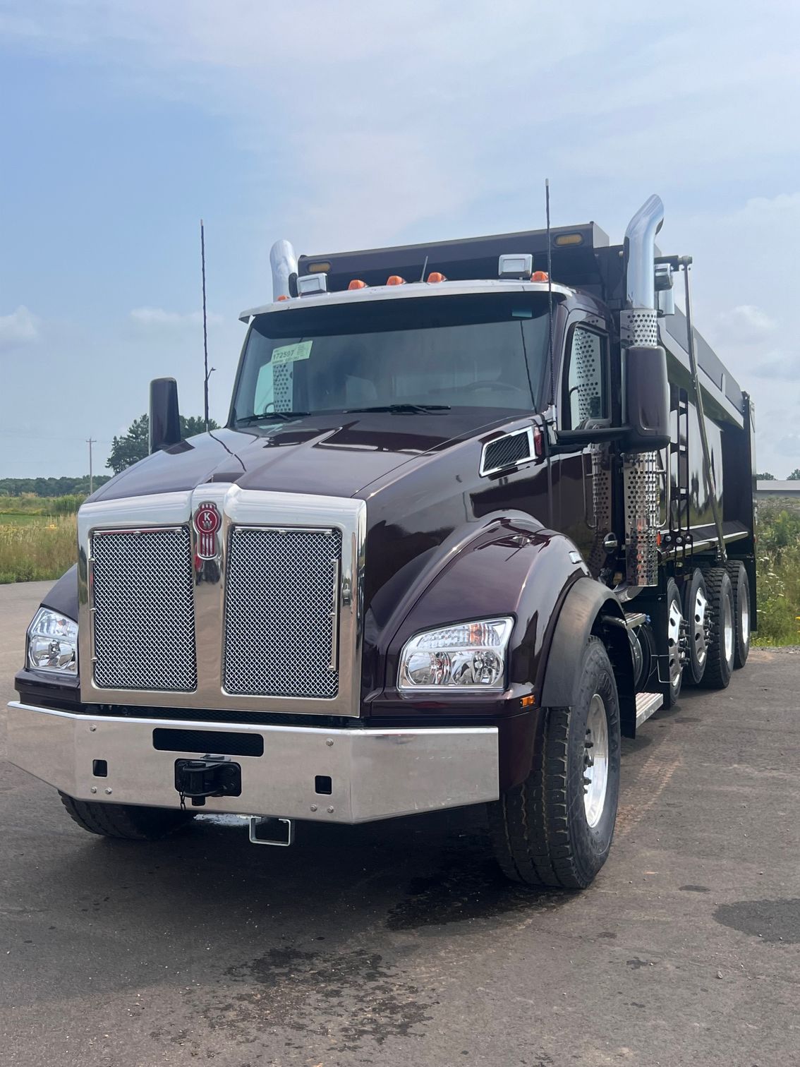 New Kenworth Quad Axle Trucks | Truck Maxx Inc.