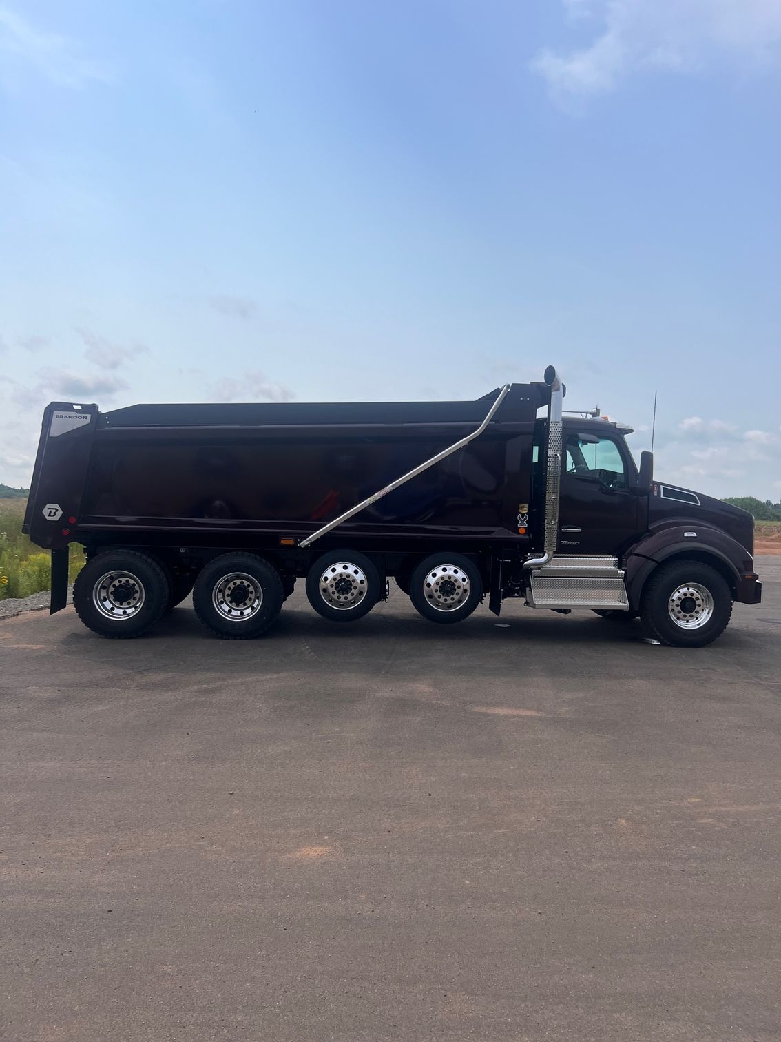 New Kenworth Quad Axle Trucks | Truck Maxx Inc.