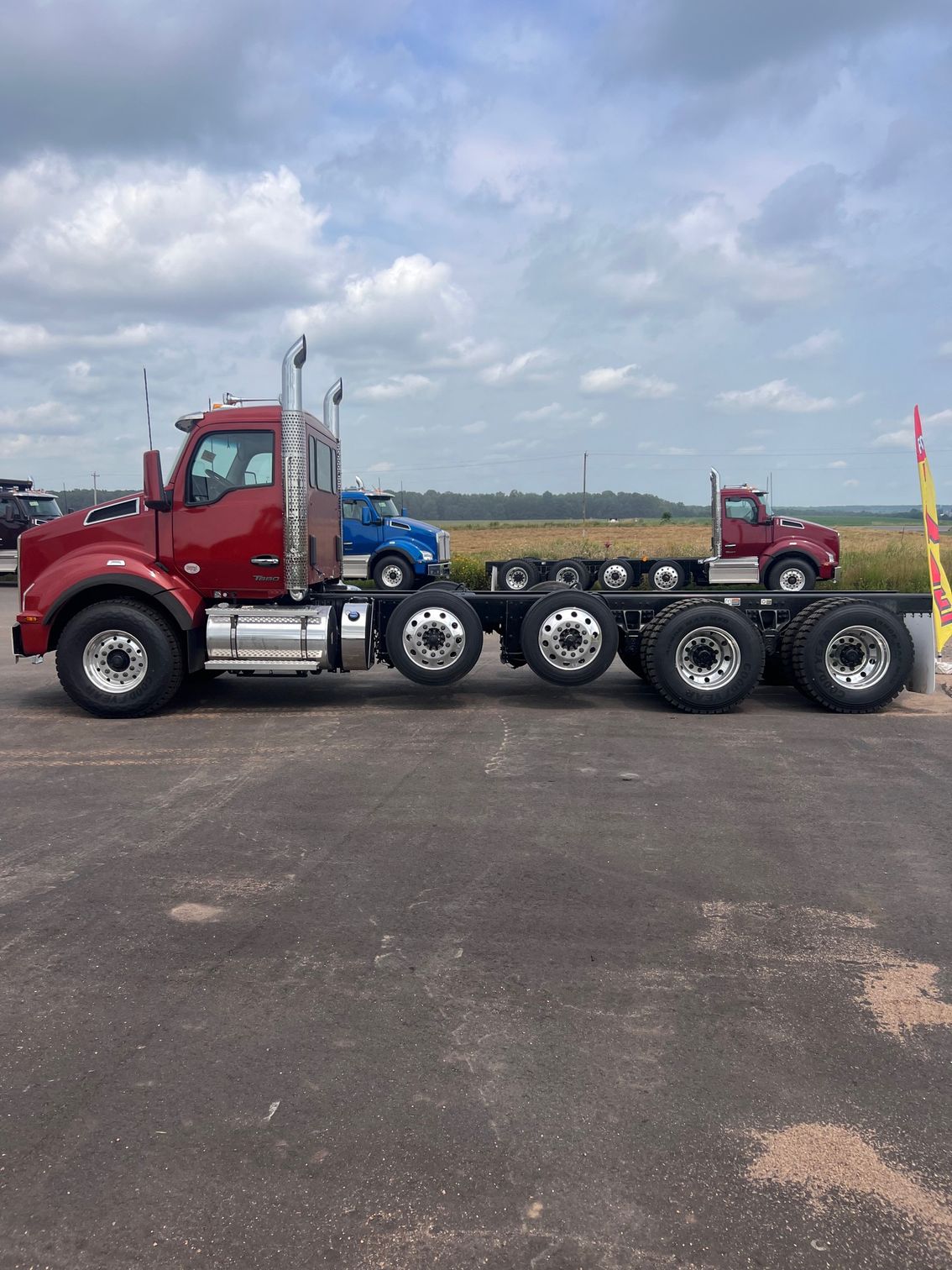 New Kenworth Quad Axle Trucks | Truck Maxx Inc.