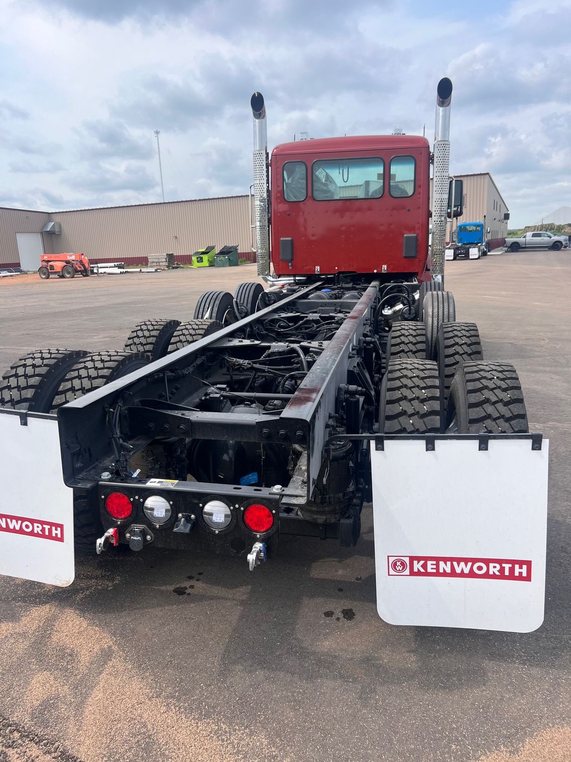 New Kenworth Quad Axle Trucks | Truck Maxx Inc.