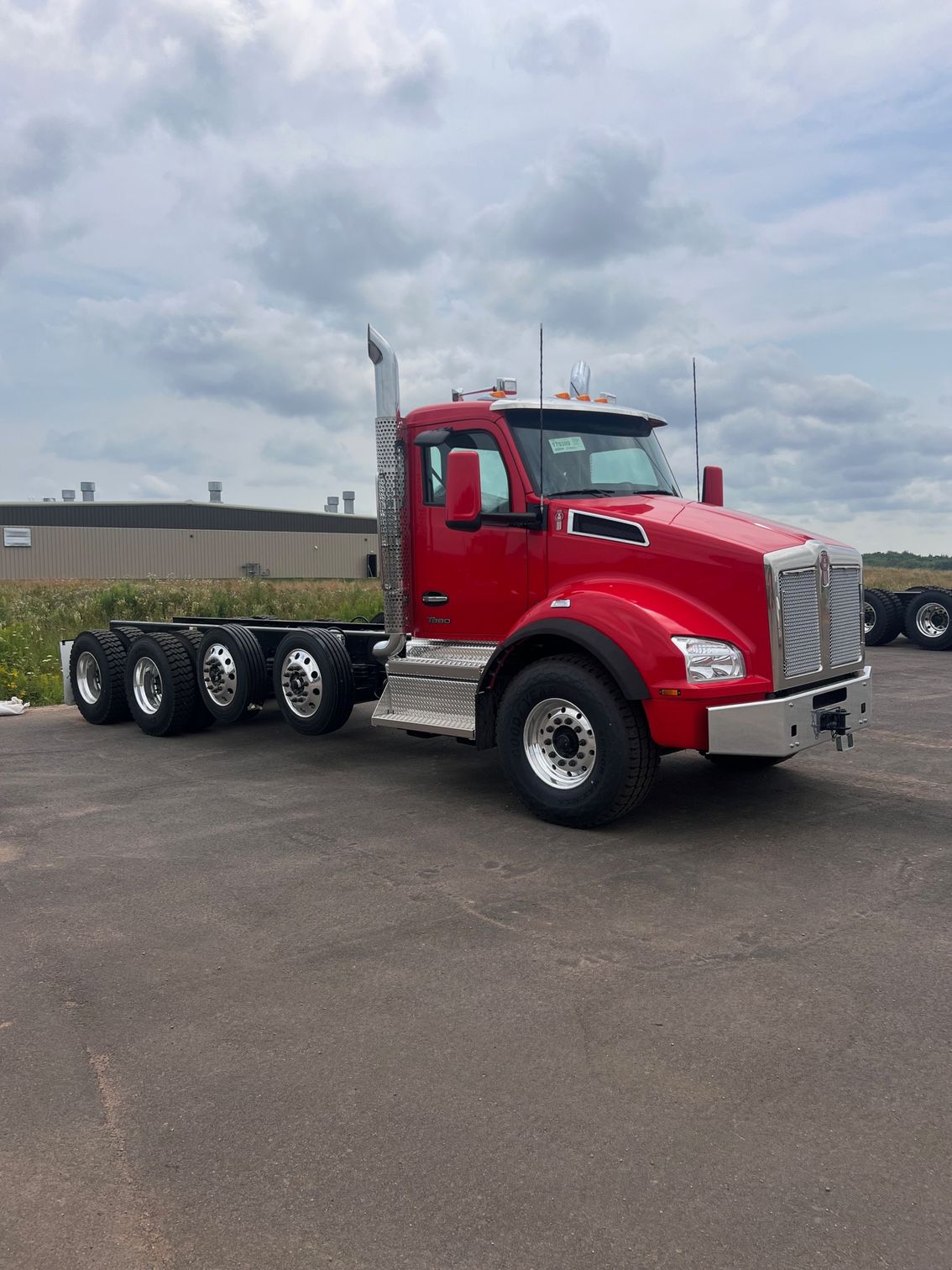 New Kenworth Quad Axle Trucks | Truck Maxx Inc.