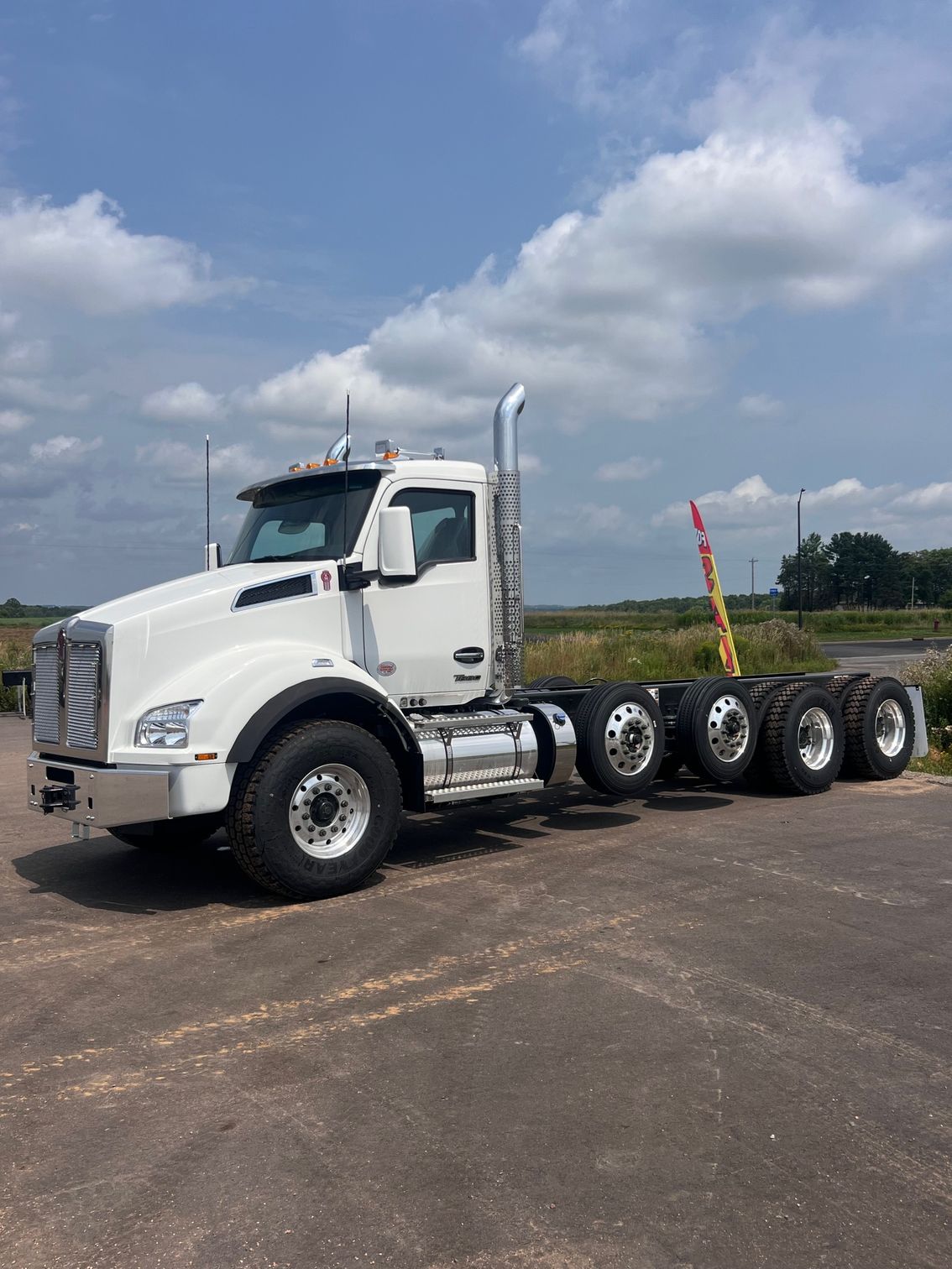New Kenworth Quad Axle Trucks | Truck Maxx Inc.