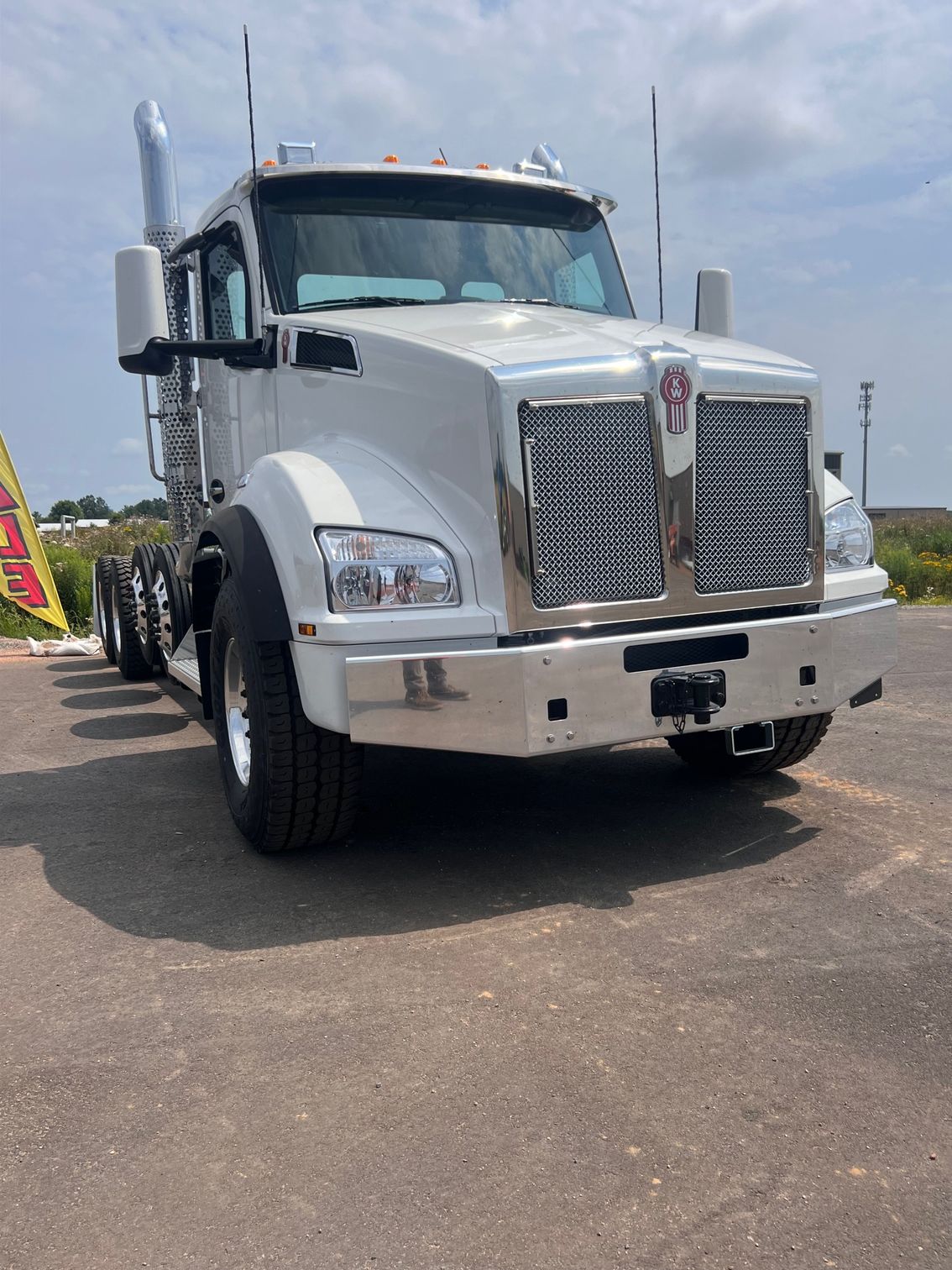 New Kenworth Quad Axle Trucks | Truck Maxx Inc.