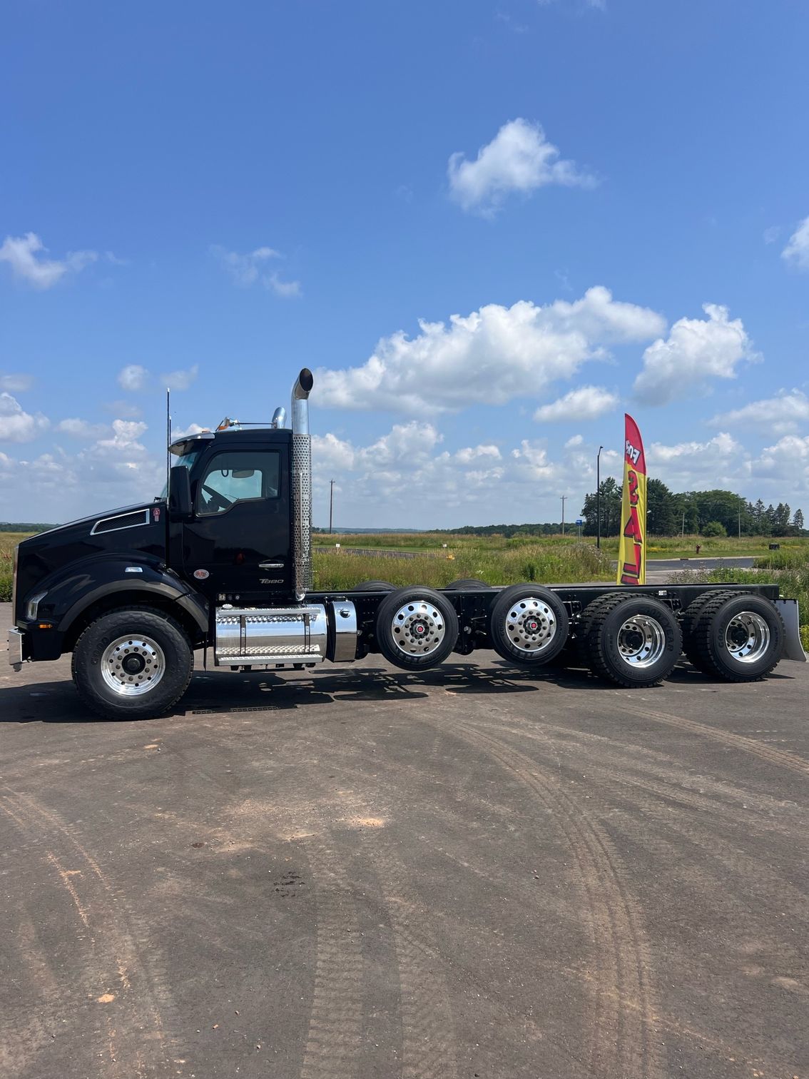 New Kenworth Quad Axle Trucks | Truck Maxx Inc.