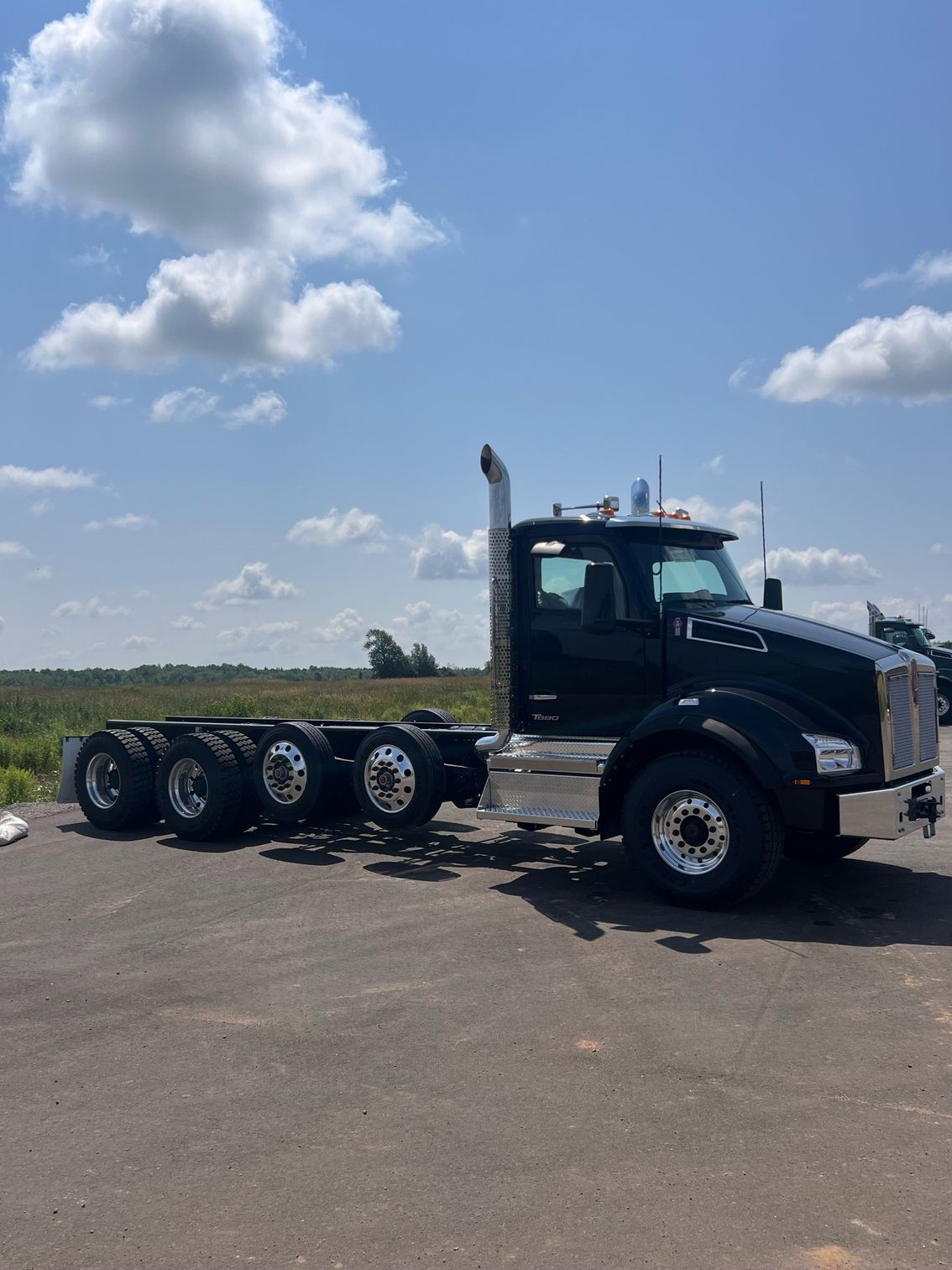 New Kenworth Quad Axle Trucks | Truck Maxx Inc.
