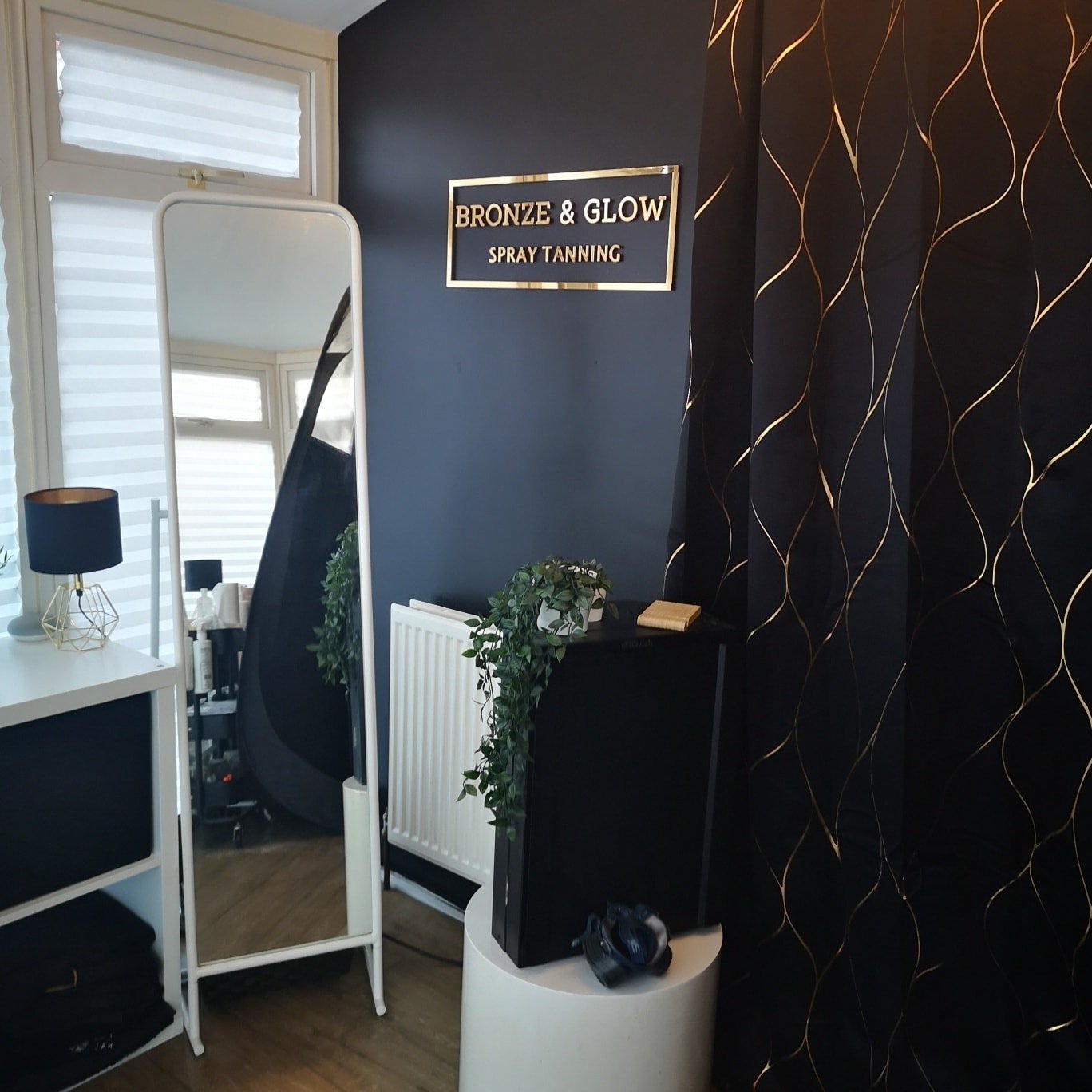 Newly Redecorated Spray Tanning Studio in Tilehurst!