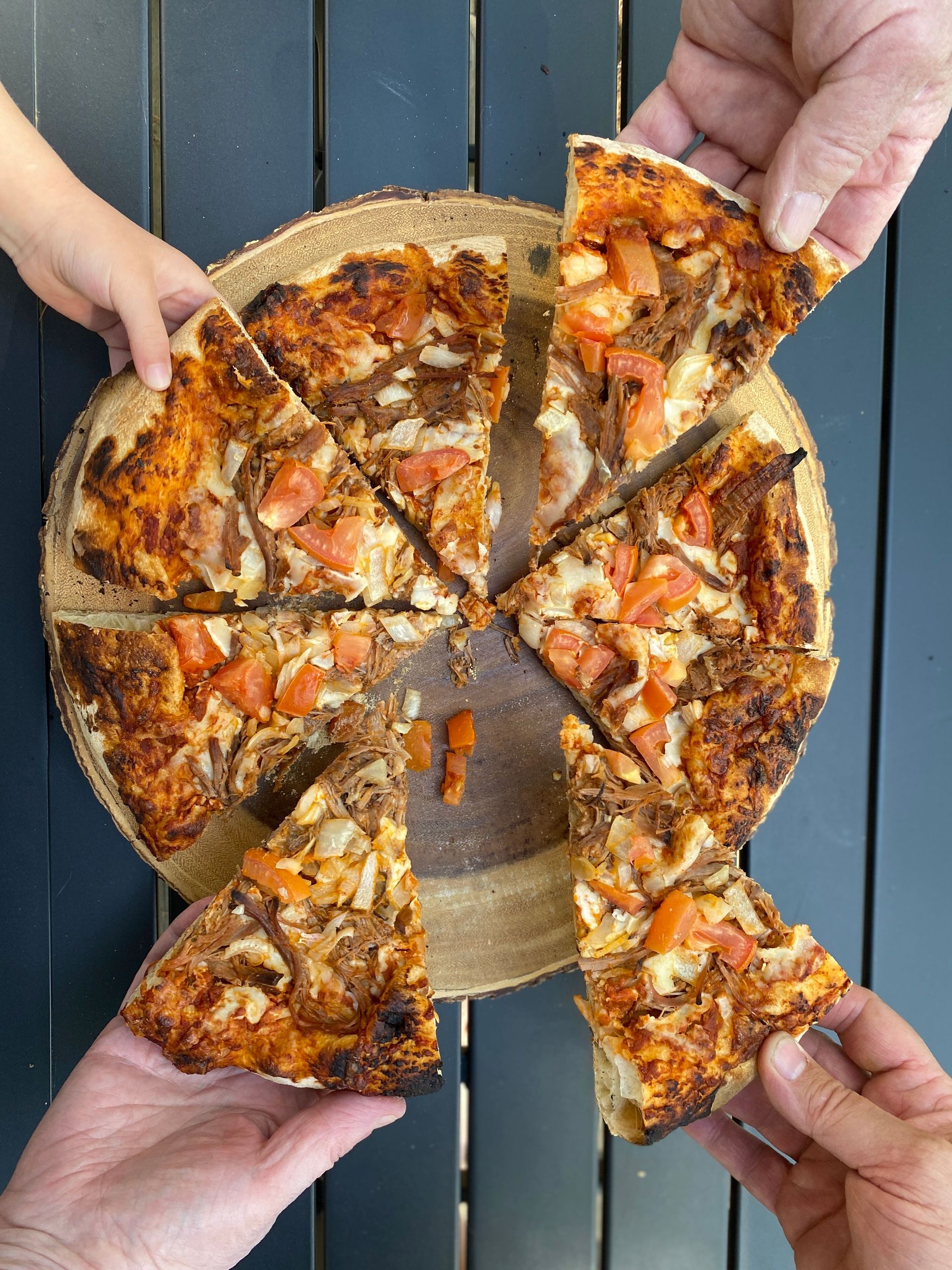 FRESH, LOCAL PIZZA DELIVERED TO YOUR DOOR.