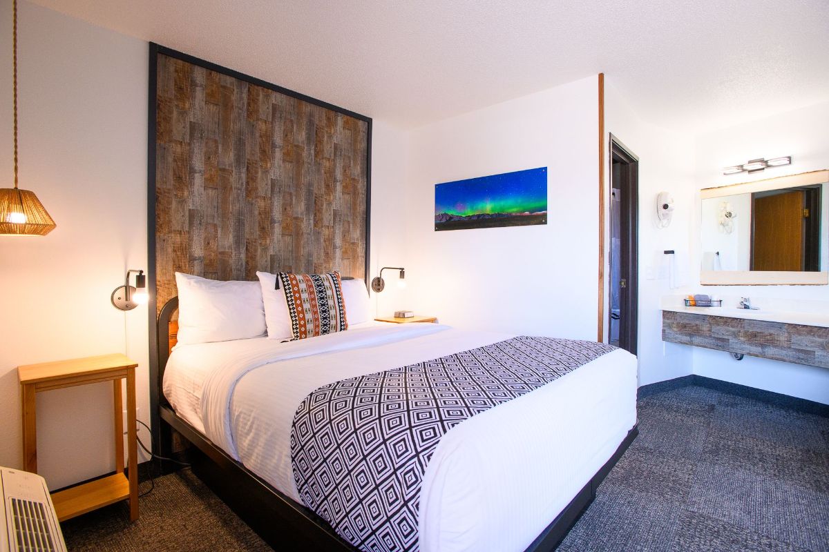 See Our Rooms | Hansen Inn & Cabins