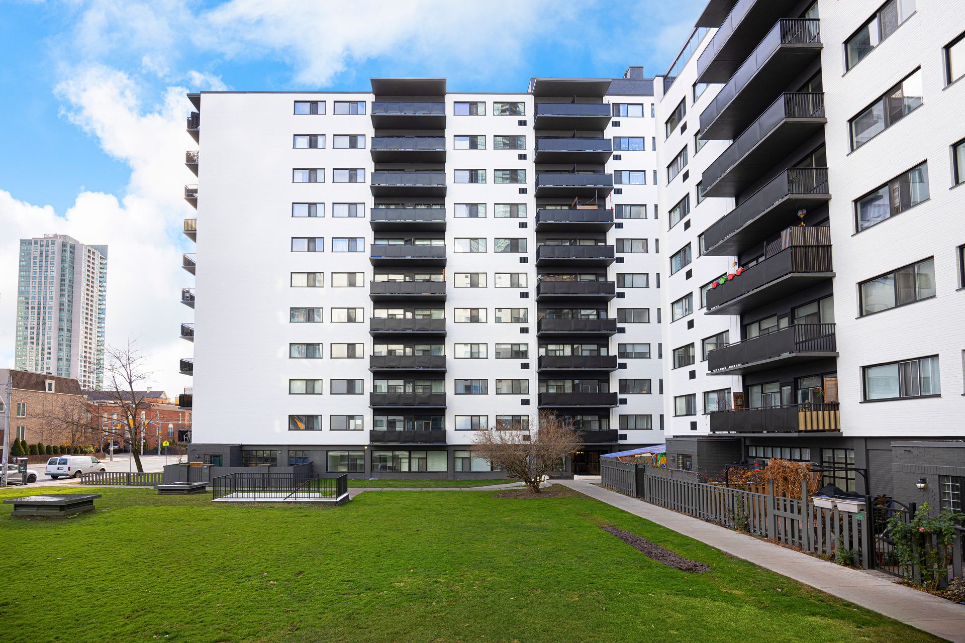 Suite and Building Pictures | 100 Gloucester Street