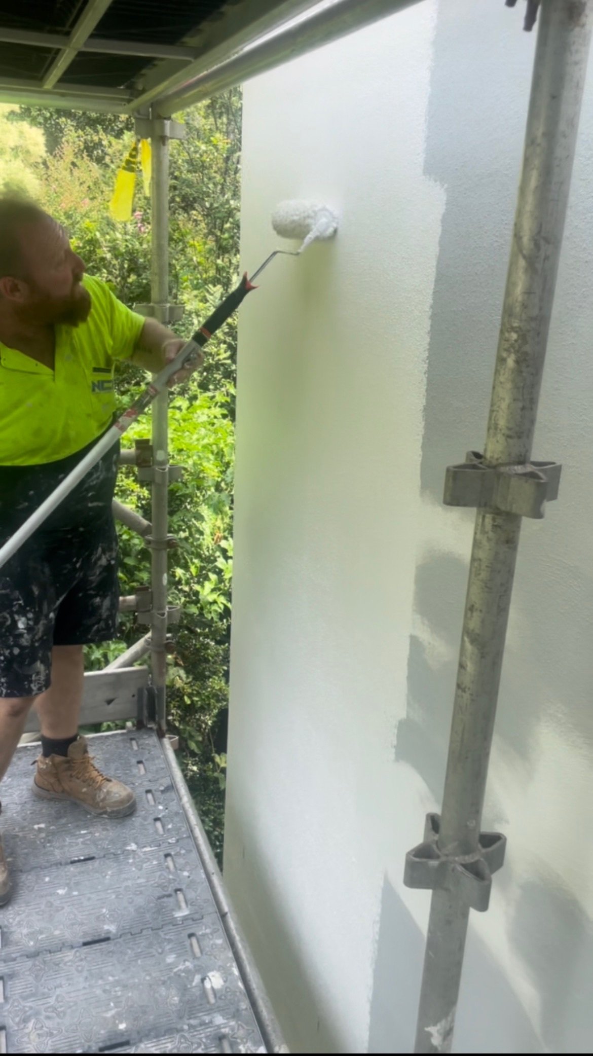 BUILDING FACADE CRACK REPAIR, RENDER & REPAINT