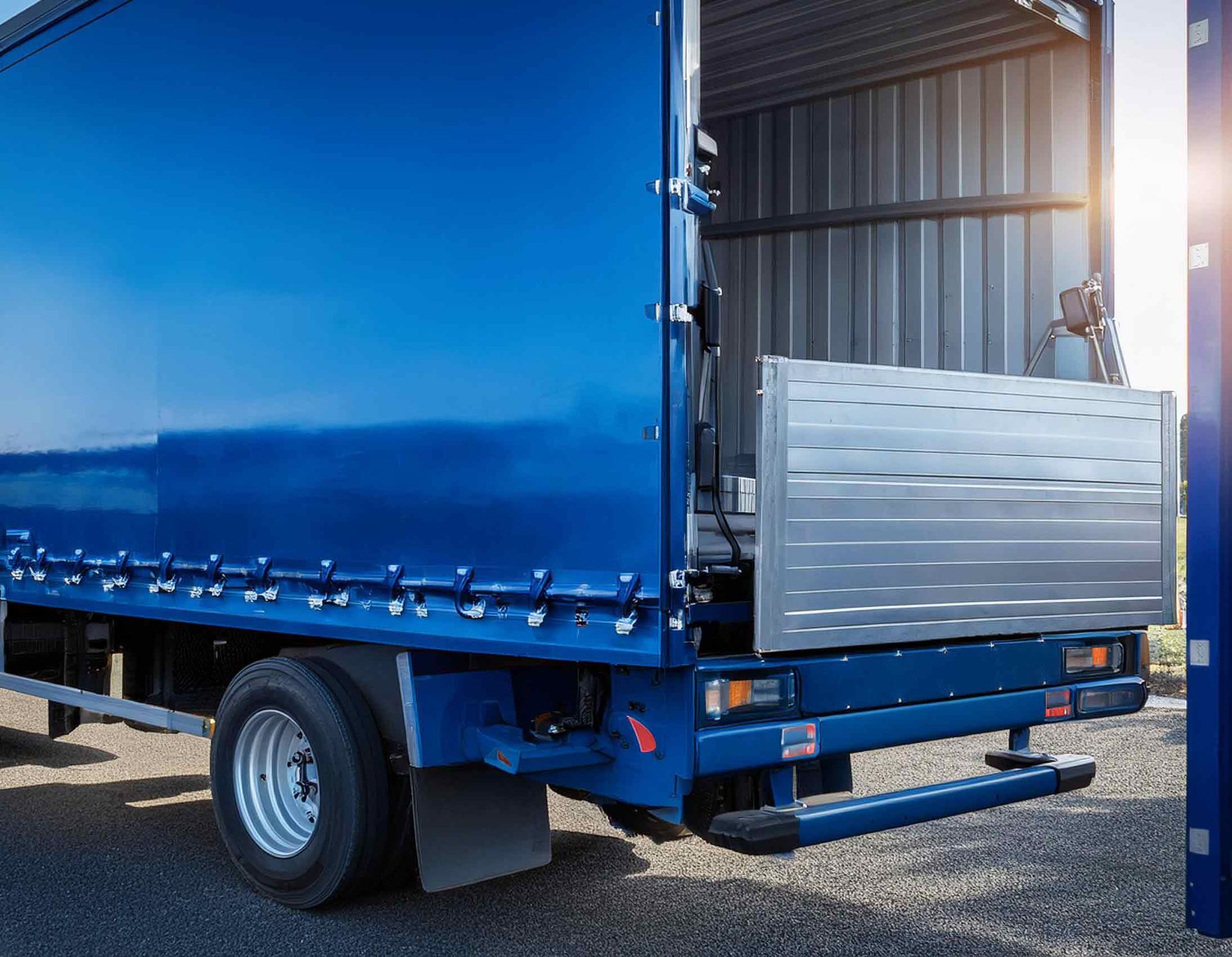 LTL Liftgate Service: Enhancing Accessibility for Shippers