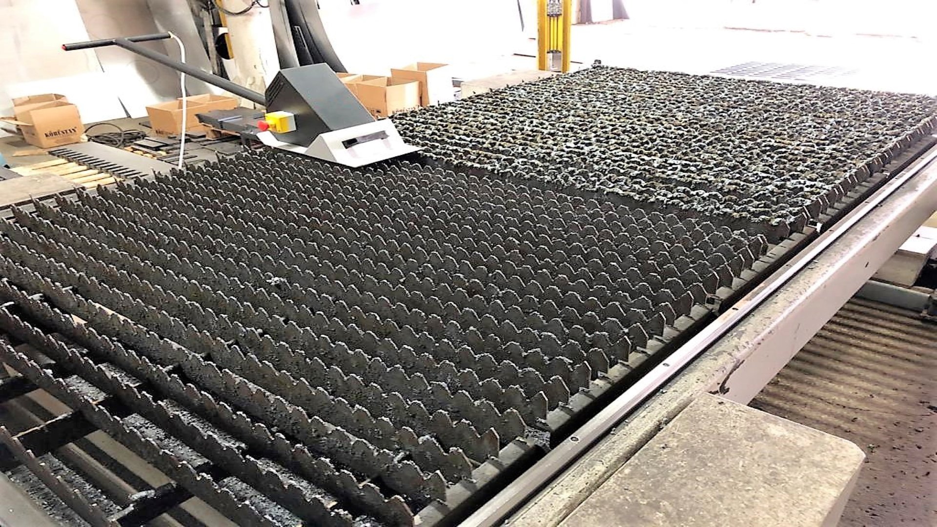 Slat cleaner tool for laser cutting machines