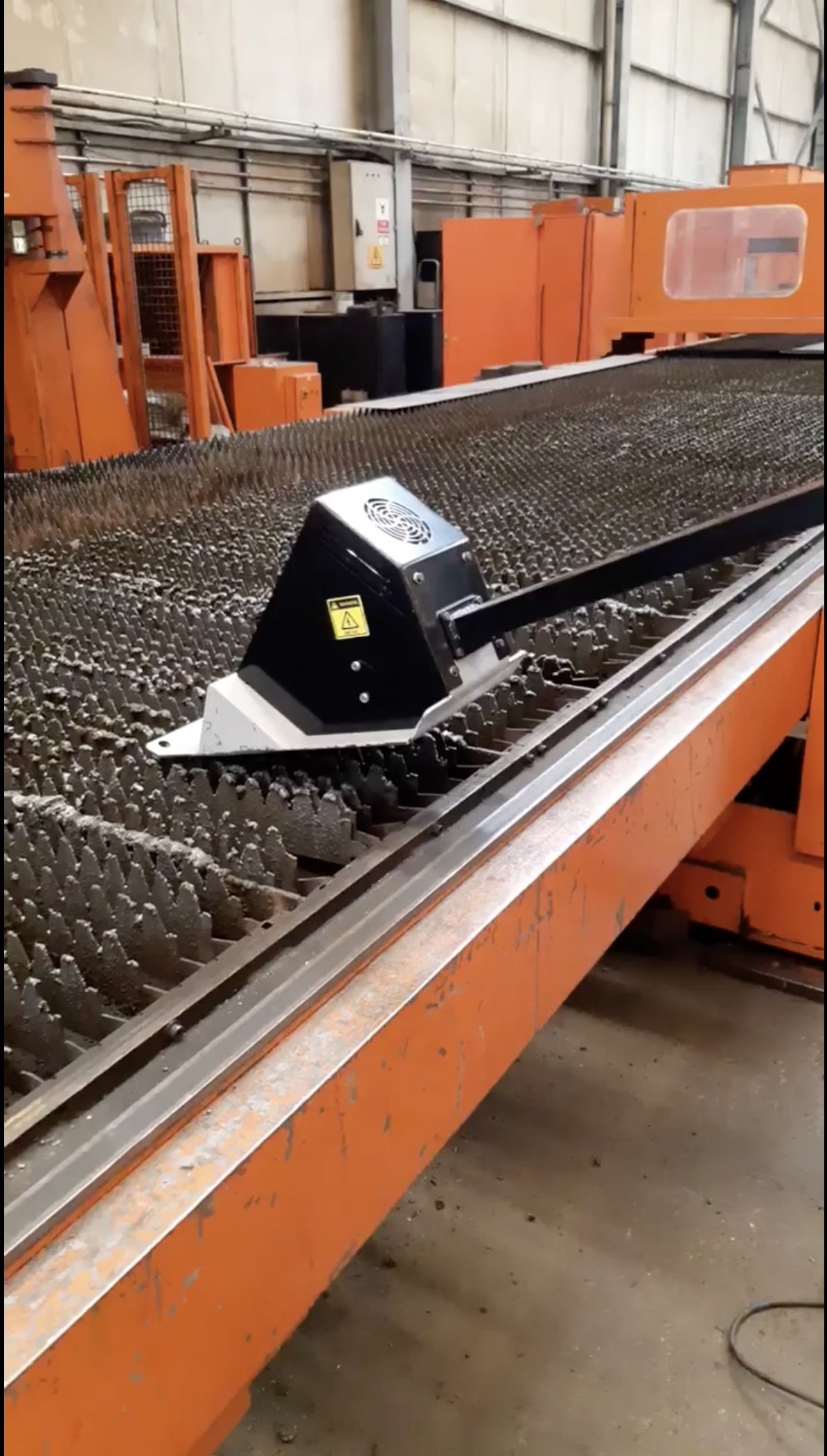 Macchina per pulire le griglie degli impianti taglio laser