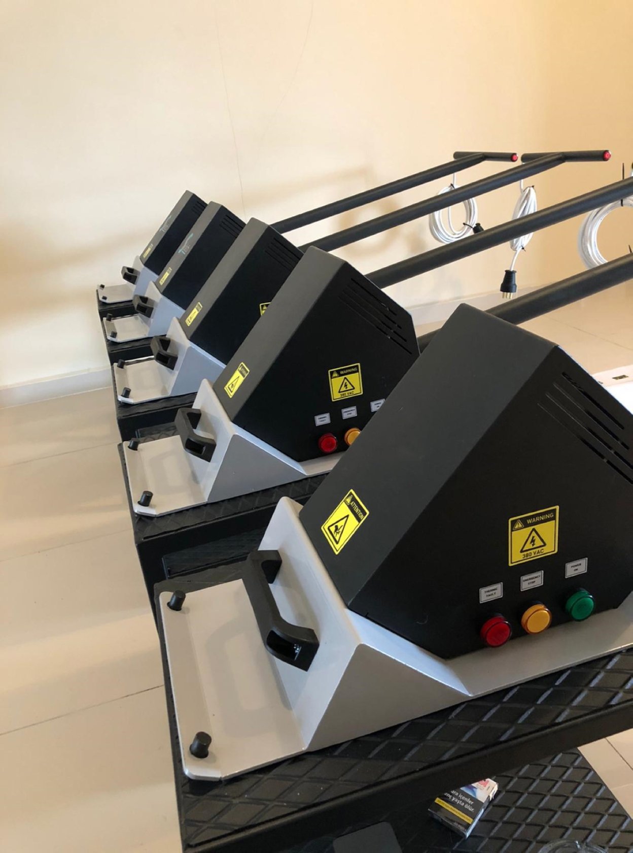 Slat cleaner tool for laser cutting machines