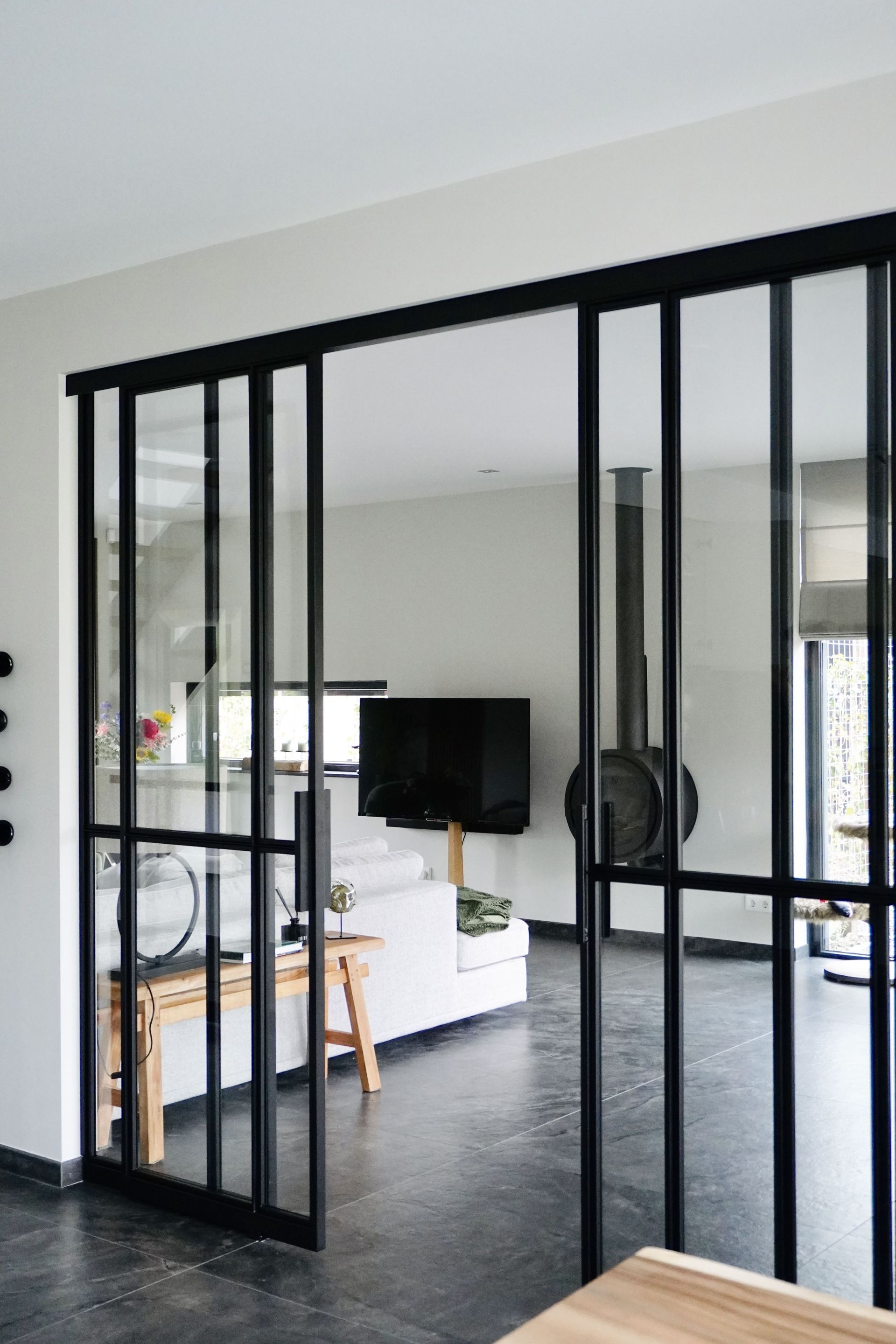 Stalen schuifdeur met glas op maat| Hollemans Homesteel