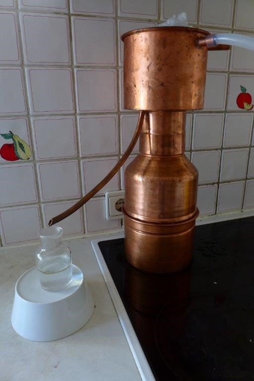 Destilleren van wilde kruiden