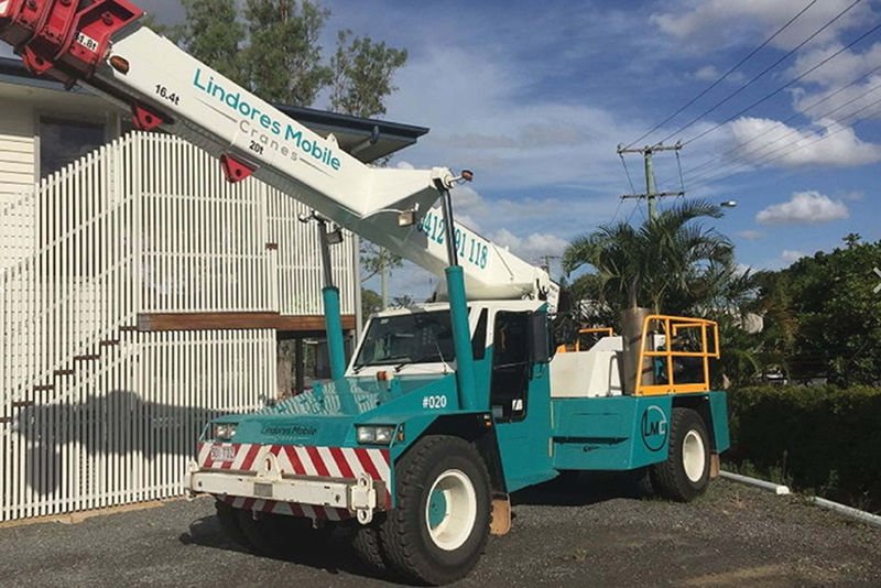 Choosing A Mobile Crane Hire Supplier