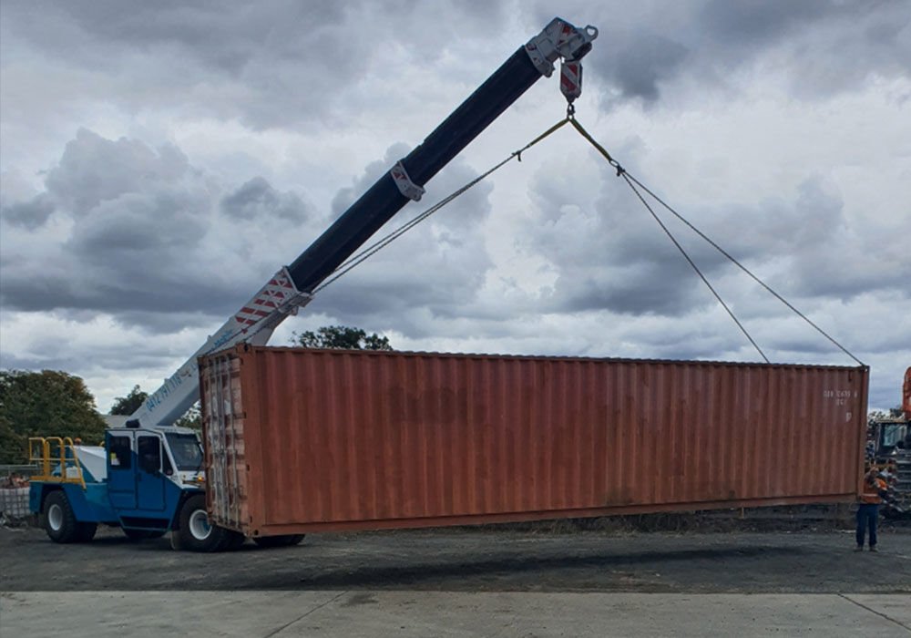 How much can a mobile crane lift?