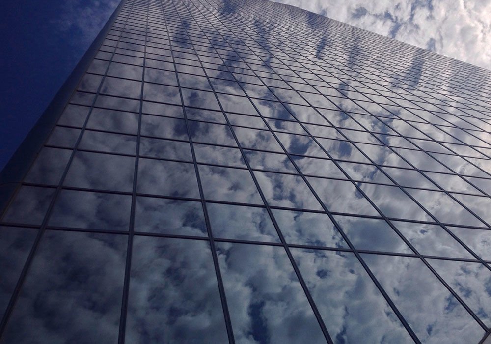 Why should you choose a mini crane for glass installation?