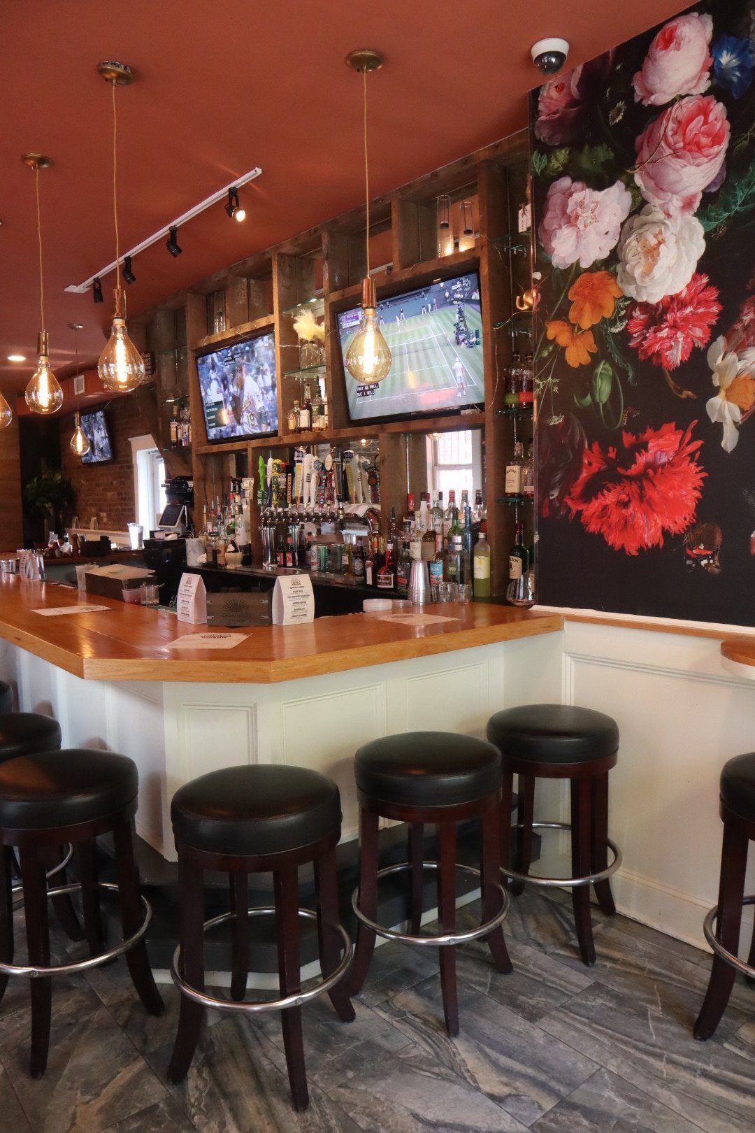 Local Bar, Beer on Tap | Newark, NJ | Ellie's Bistro