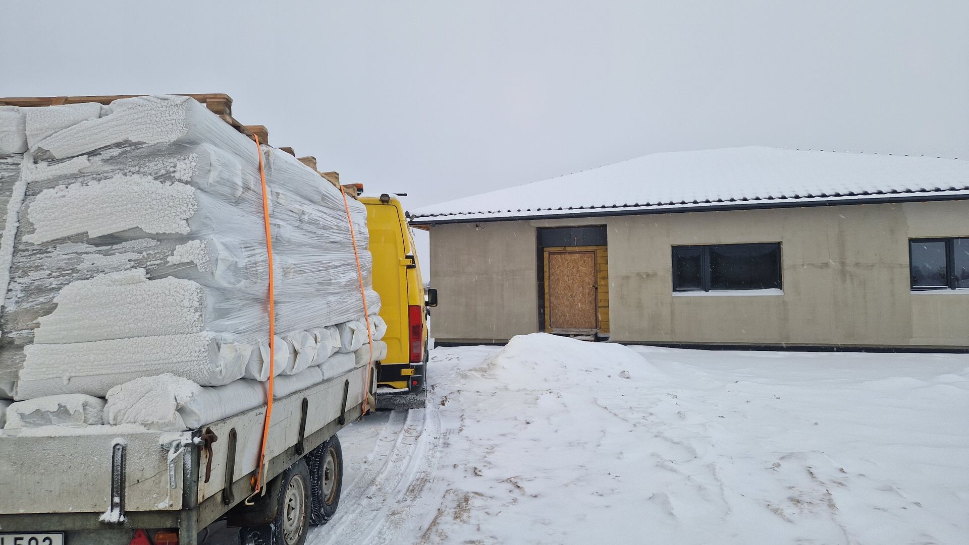 Šiltinimas biria puciama vata | Lubų šiltinimas ekovata