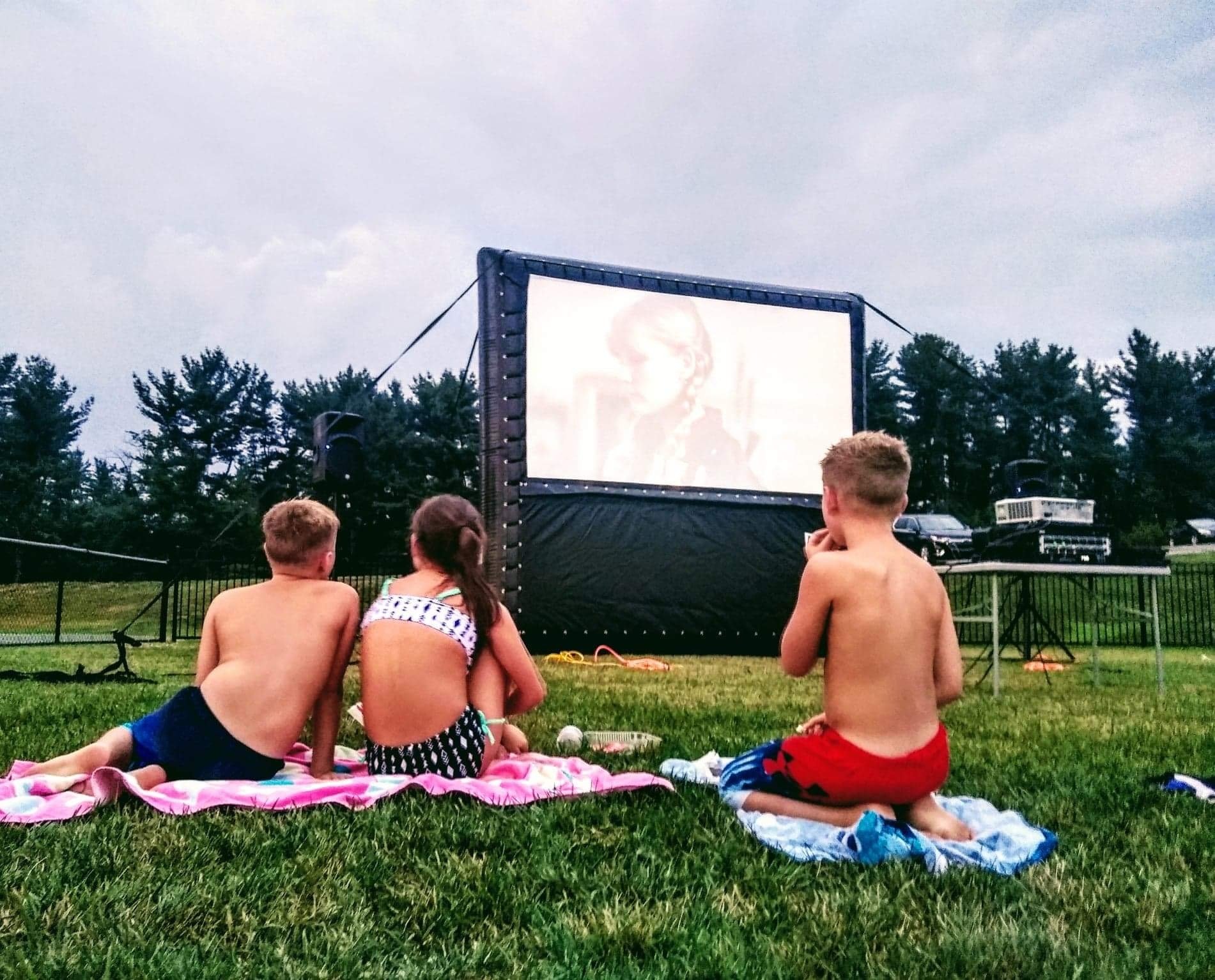 Backyard Movie Package | Outdoor Movie Screen Rental