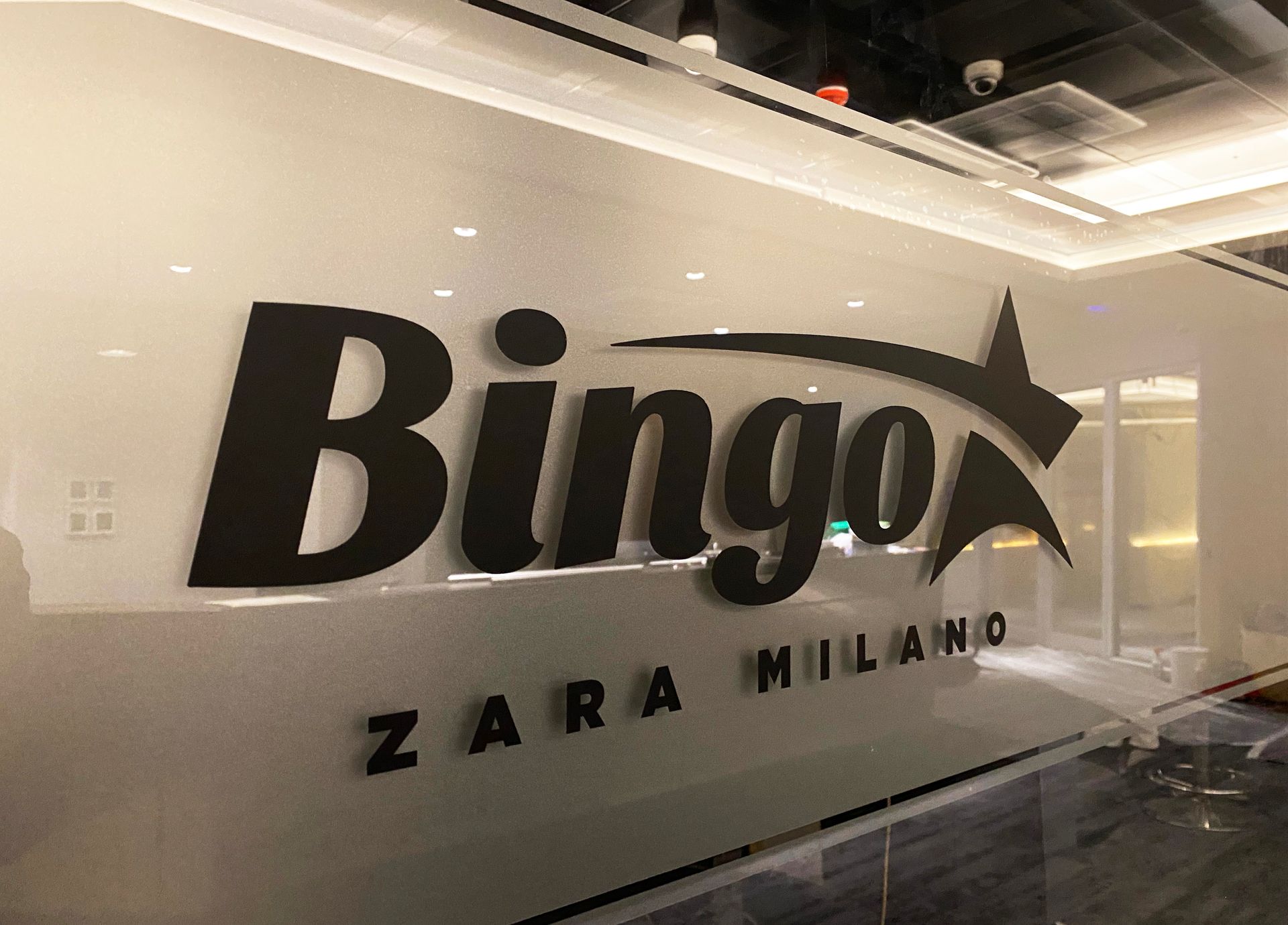 Loghi e scritte adesive personalizzate a Milano | AdesivArt