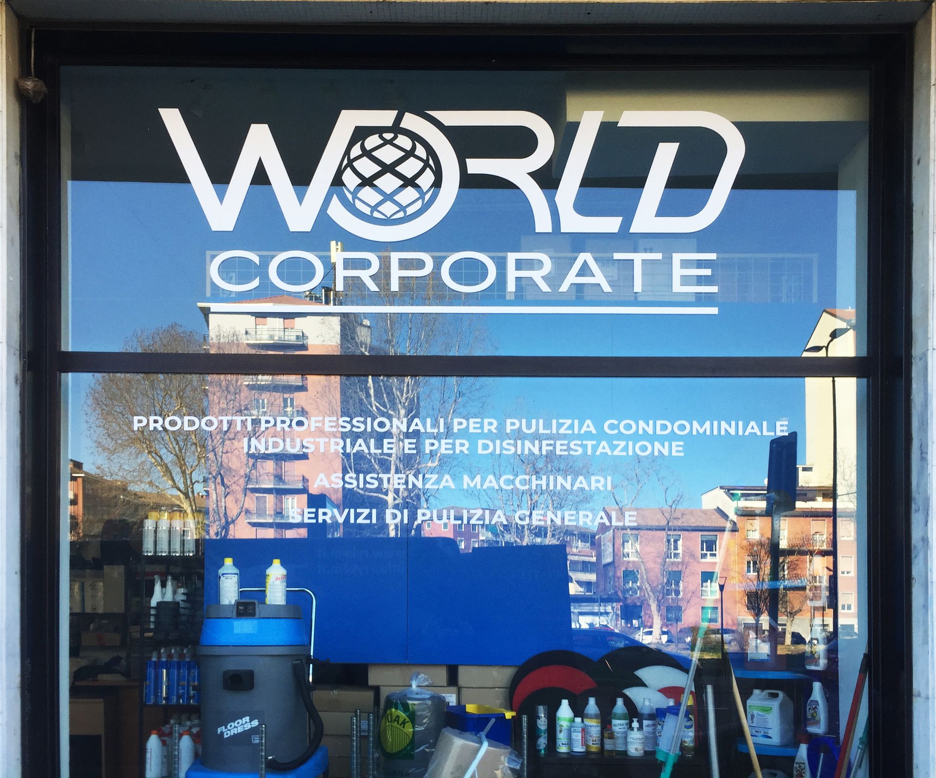 Loghi e scritte adesive personalizzate a Milano | AdesivArt