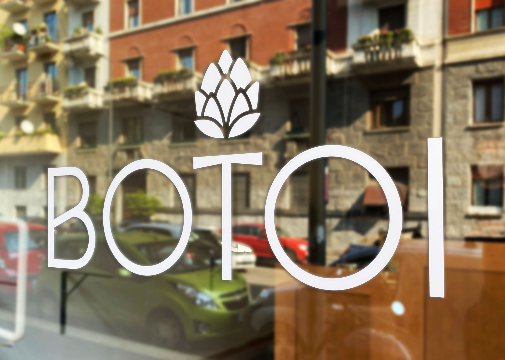Loghi e scritte adesive personalizzate a Milano | AdesivArt